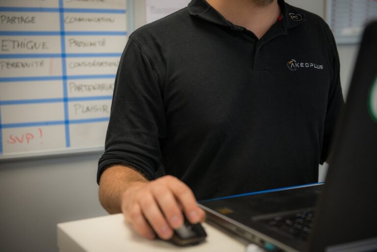 AKEOPLUS - Contact us