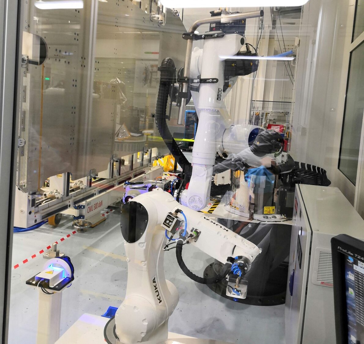 Success story - Aerospace robot for mirrors deposition