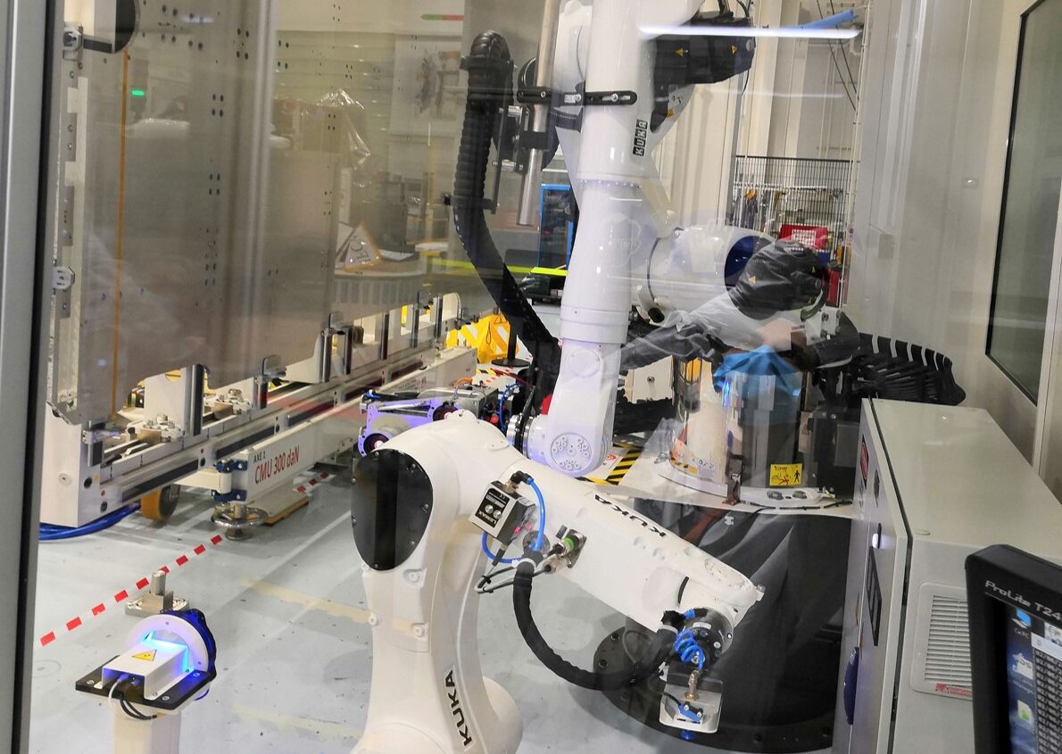 Success story - Aerospace robot for mirrors deposition